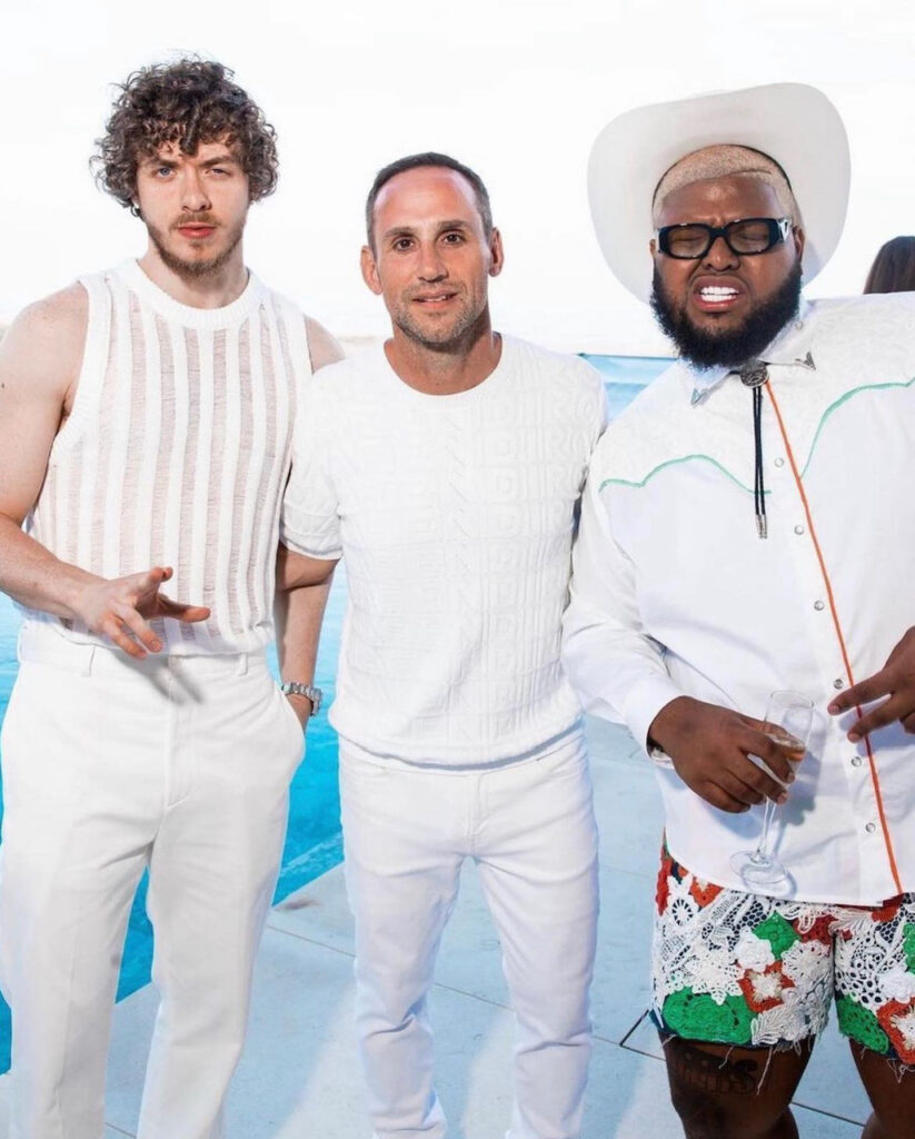 THE FAMOUS WHITE PARTY – Spotlight